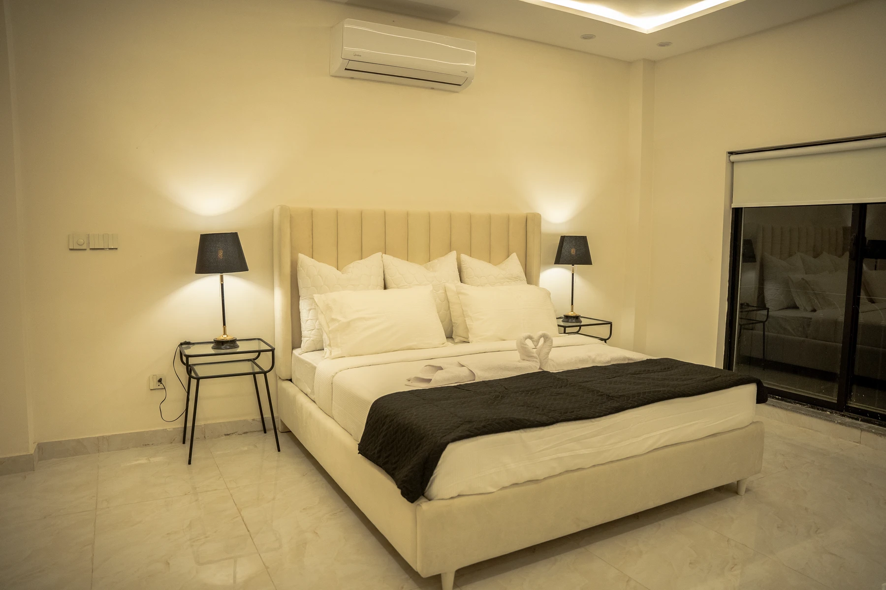 Ora Pearl - Leaf Rooms